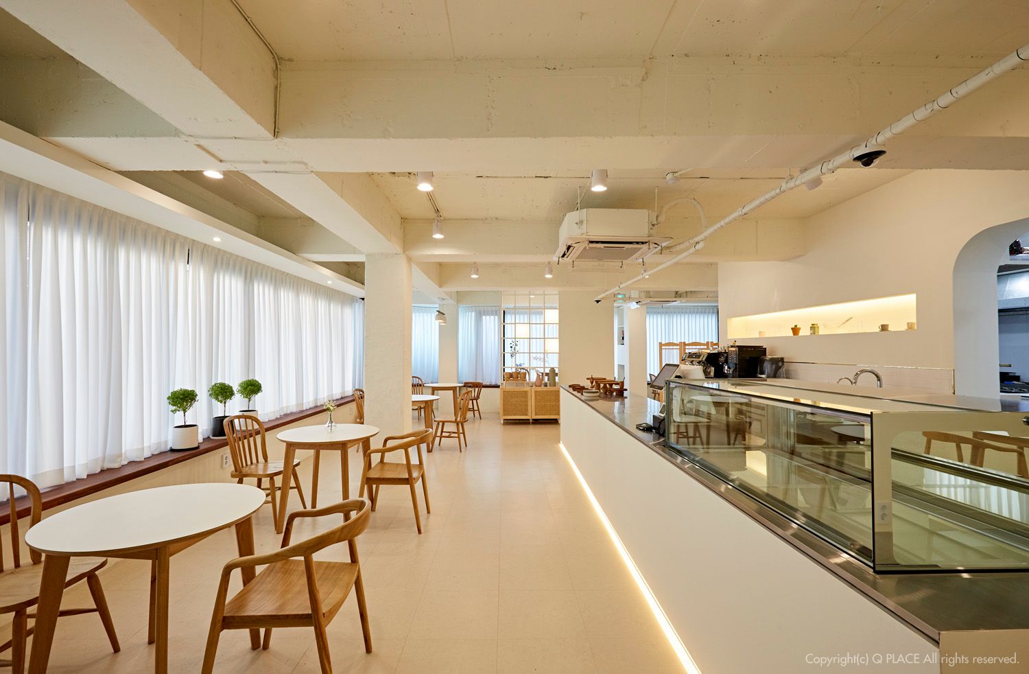 No.1603 20평 커피숍인테리어 베이지톤 예쁜 디자인 공사완료